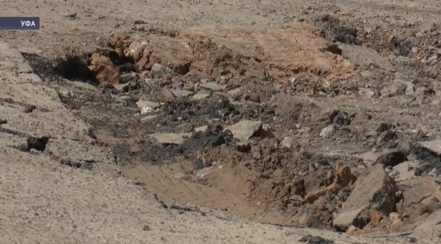 В Уфе жители одного из домов сами скинулись на ремонт дворового проезда ...